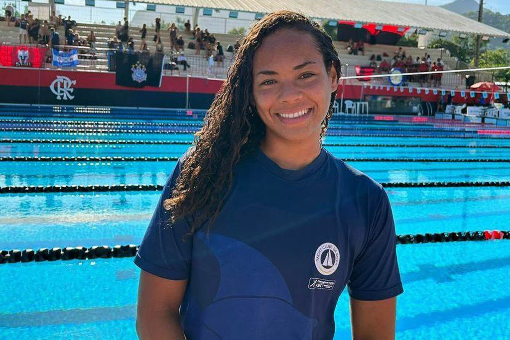 Celine Bispo garante medalha de ouro nos 50m borboleta do Campeonato ...